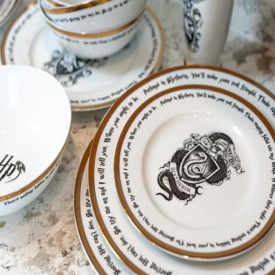 Harry Potter Hogwarts House Logos 16-Piece Ceramic Dinnerware Set ...