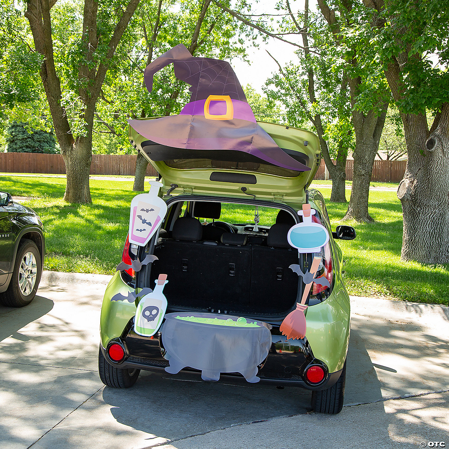 Value Witch Trunk-or-Treat Decorating Kit | Fun Express